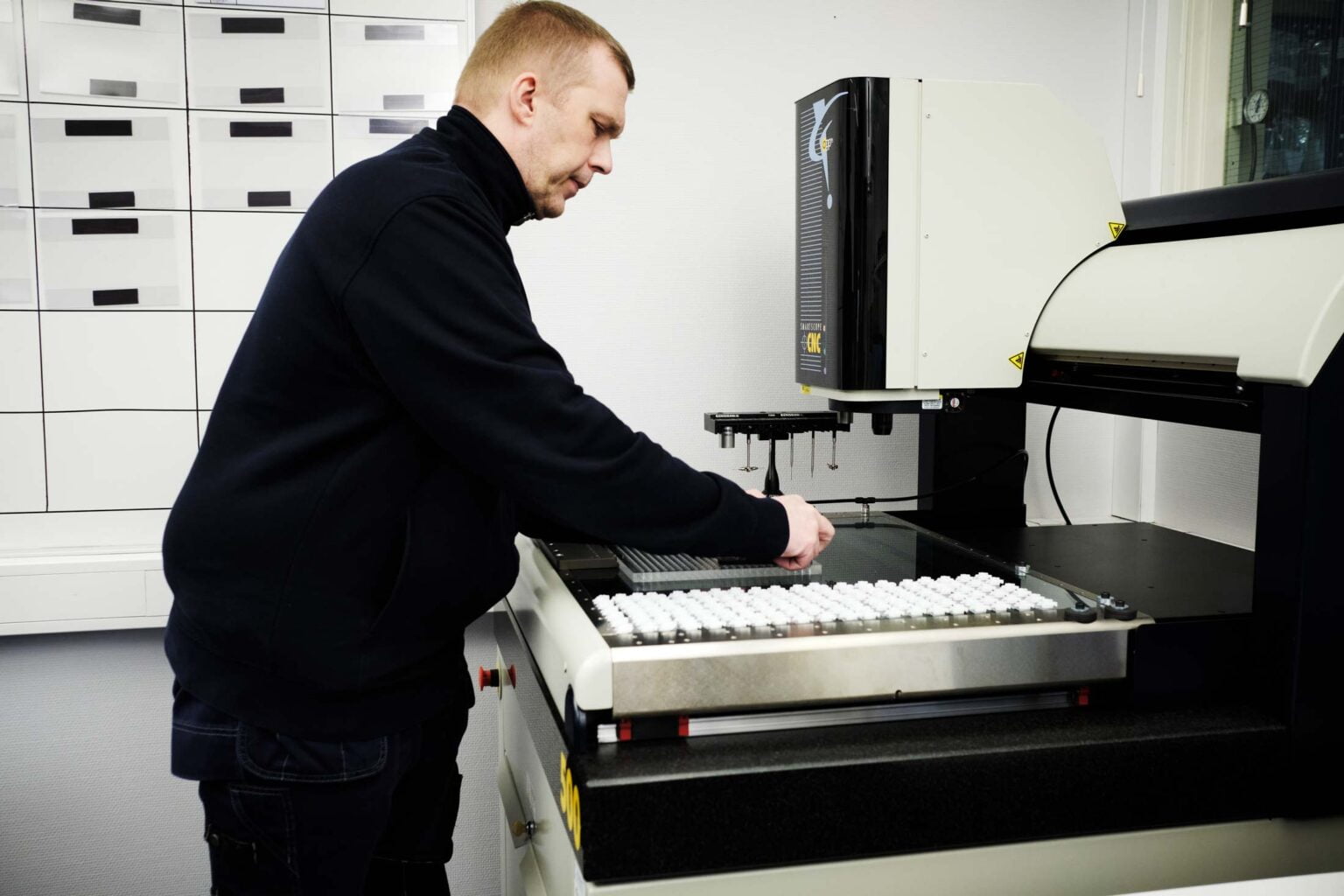 Plastkomponenter från svensk plastproduktion - VIAB Plast AB