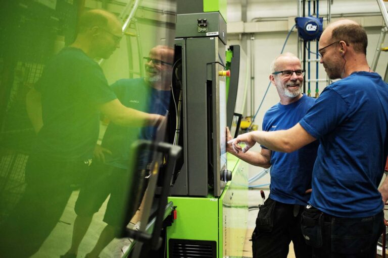 Plastkomponenter från svensk plastproduktion - VIAB Plast AB